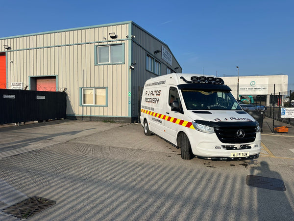 MERCEDES SPRINTER 2018 - ON ROOF LIGHT BAR 7 LED PLUS 4 DEMON SMOKED S ...