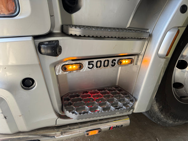 SCANIA S R NEXT GEN STEP STRIP PLATE 3 LED – Teddy Lightbars