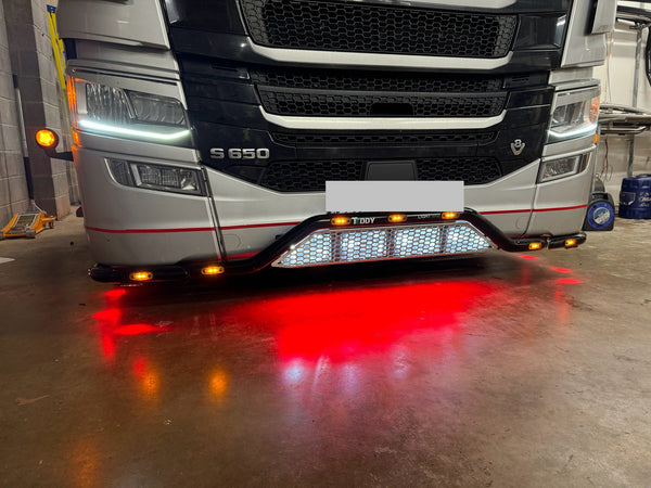 SCANIA NEXT GEN LOW BUMPER LIGHT BAR 11 LED ( THREE PIECE ) – Teddy ...